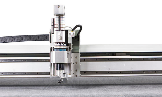 Automatic gasket cutting machine