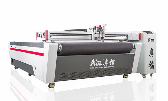 Oscillating knife cutting machine for leather
