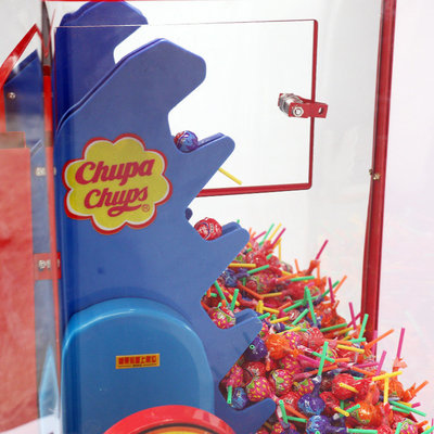 Solid Toughness Commercial Vending Machines With Anti Riot Characteristics