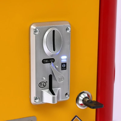Solid Toughness Commercial Vending Machines With Anti Riot Characteristics