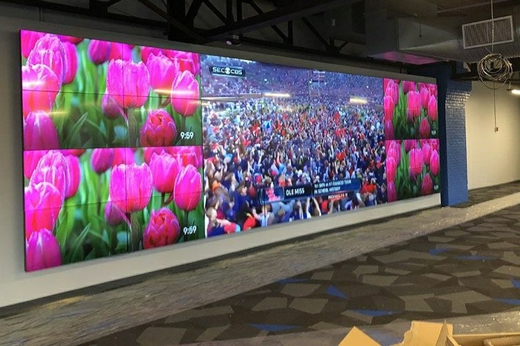 company cases about 4X8 LCD Video Wall cases for the Control Room in USA