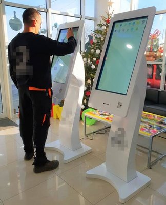32inch LCD Digital Information Kiosk Android Touch Screen Self Service Kiosk supplier