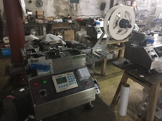 Textile Automatic Label Cutter Machine / Customized Logo Cutter