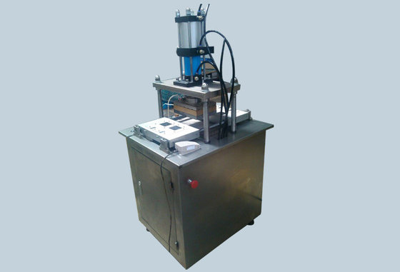 Semi - Automatic Paper Plastic Packaging Machine 8-15 times /min 30-200MM