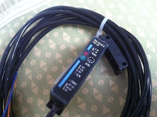 Authentic original new KEYENCE keyence fiber amplifier FS2-65