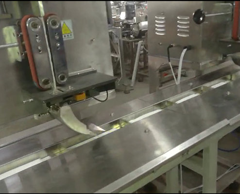 Stable Horizontal Flow Wrap Packing Machine Wet Tissue Plastic Sealing Machine