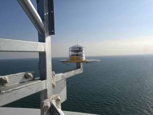 South America likes qulity assured FAA L810 Led solar aviation navigation lights for towers crane chimney building