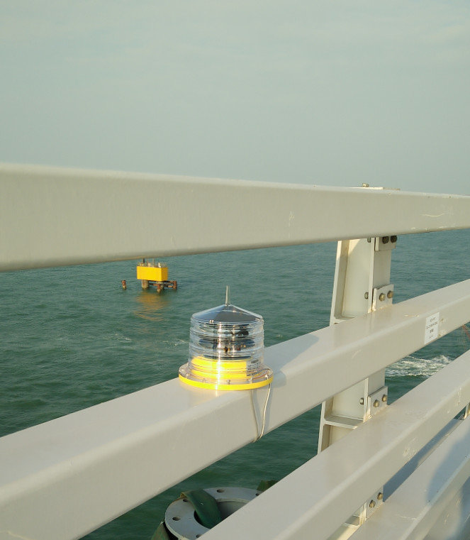 Most hot sale in Dubai built in replaceable battery solar energy aviation beacon lights for towers crane chimney