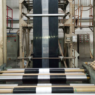 Black and white alternating mulch film plastic film for weeding 10mic 0.01mm thickness 5kg agricultural film supplier