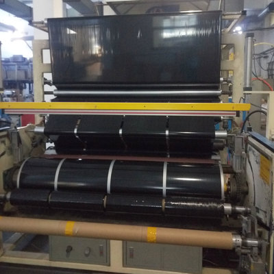 LDPE stretch film 25mic black manual film 5kgs net weight good elongation stretch film supplier