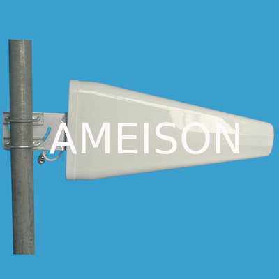 Outdoor Log Periodic Yagi Antenna , High Gain 4g Lte Antenna 806-960/1710-2700MHz