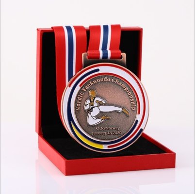 Wholesale cheap 3d  blank karate taekwondo marathon running medals and trophies sports supplier