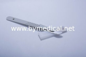 China Disposable sterile surgical scalpel with plastic handle supplier