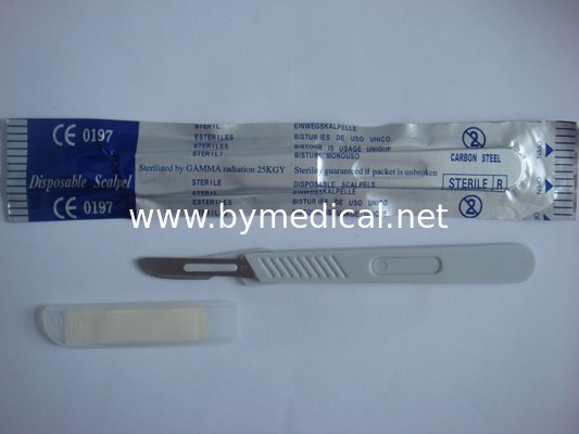 Disposable sterile surgical scalpel with plastic handle supplier