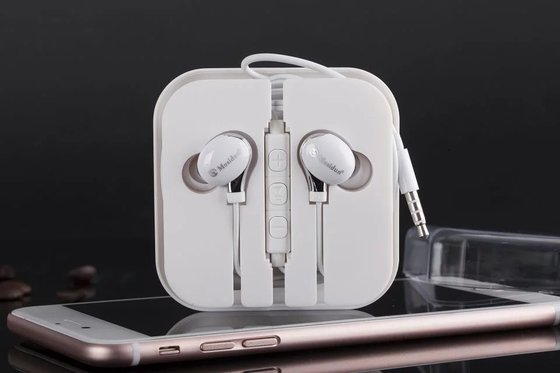 2016 wholesale outdoor high quality handsfree wired stereo in ear earphones