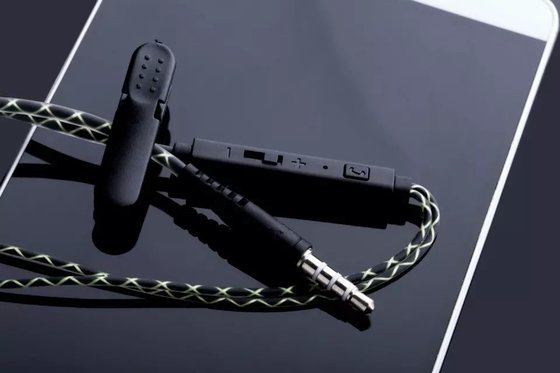 Oem popular earphone with mic round wired selfie earphone for Iphone