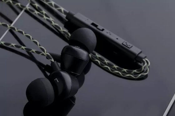 Oem popular earphone with mic round wired selfie earphone for Iphone