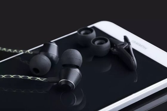 Oem popular earphone with mic round wired selfie earphone for Iphone