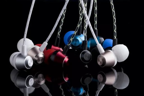 Oem popular earphone with mic round wired selfie earphone for Iphone