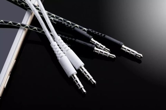 Oem popular earphone with mic round wired selfie earphone for Iphone