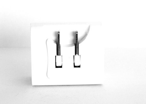 White Single Port Wall Charger Adapter Portable For Travel With Metal Case