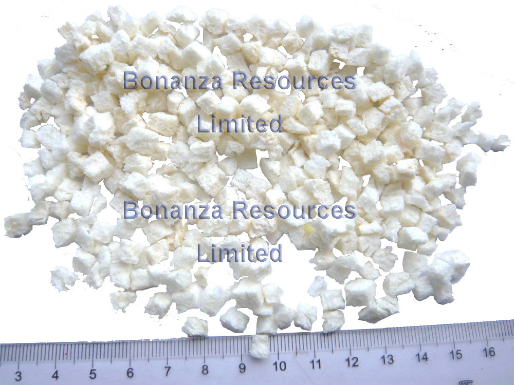 China Wholesale Sugar Free Dried Fruit Sweet Freeze Dried Gold Pear Dices in bulk Natural Food Ingredient