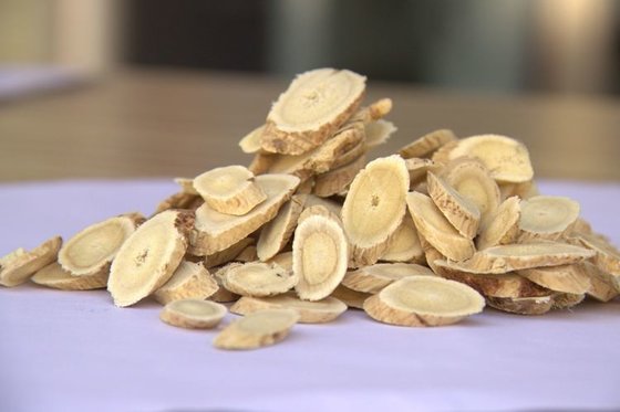 Organic Extract Powder Astragalus Polysaccharides Herb Astragalus membranaceus