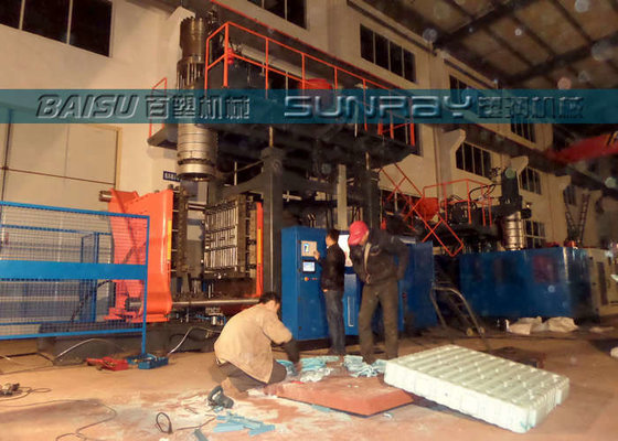 Heavy Duty Plastic Pallet Making Machine , Extruder Blowing Machine Accumulating Head RB120ZP
