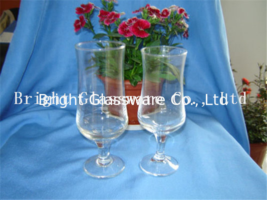 Clear glass champagne cup, wine goblet glass for party