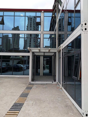 Focus on the project of temporary housing fast LCL packing box glass curtain wall fast LCL living container