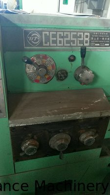2012 USED HUANGSHAN CE6252B Horizontal lathe