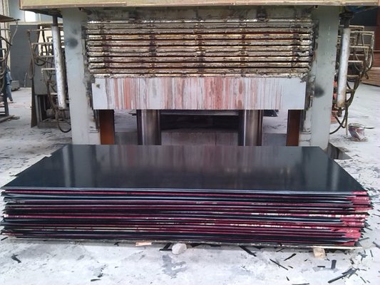 WBP Phenolic film faced shutteringd plywood for concrete wall forms , Wear and weather resistant