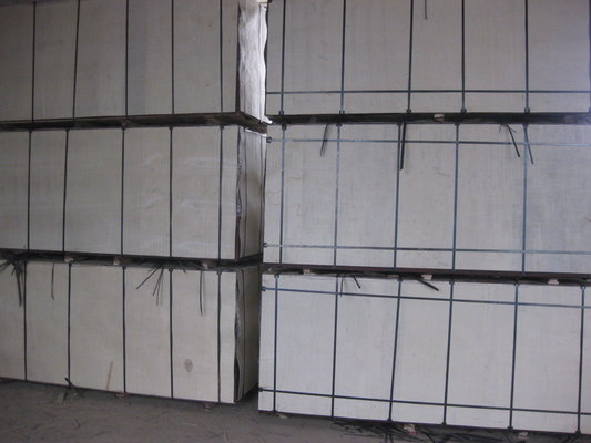 Phenolic Glue Black Film Faced Plywood , Water-Proof Laminated Plywood For Building Material