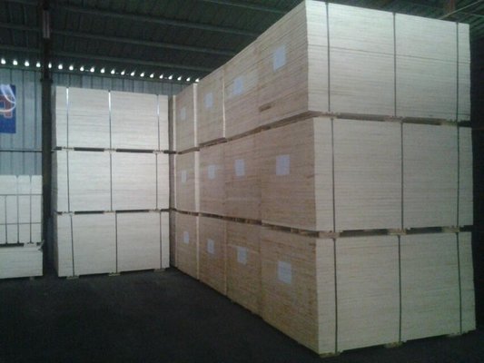 Black / Brown Phenolic Film Faced Plywood , E1 Glue Shuttering Plywood