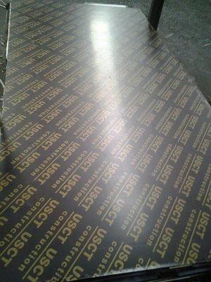 Black / Brown Phenolic Film Faced Plywood , E1 Glue Shuttering Plywood