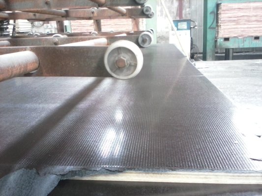 Construction Brown Film Faced Shuttering Plywood , Anti-Skidding Plywood With Poplar Core