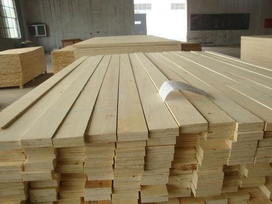 Pine / Hardwood LVL Lumber , 1220mm x 2440mm x 30mm Laminated Veneer Lumber Customized