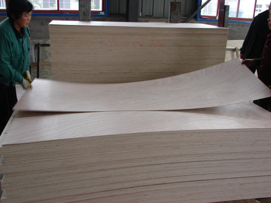 Okoume Veneer Face / Back Commercial Plywood For Door / 2mm - 6mm