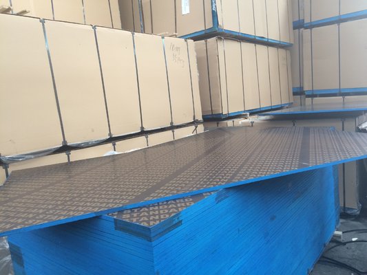Two Hot-pressing And One Sanding Brown Film Faced Plywood Four Aged Painted