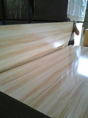 High Glossy Melamine MDF Board Poplar Core With Wooden Grain