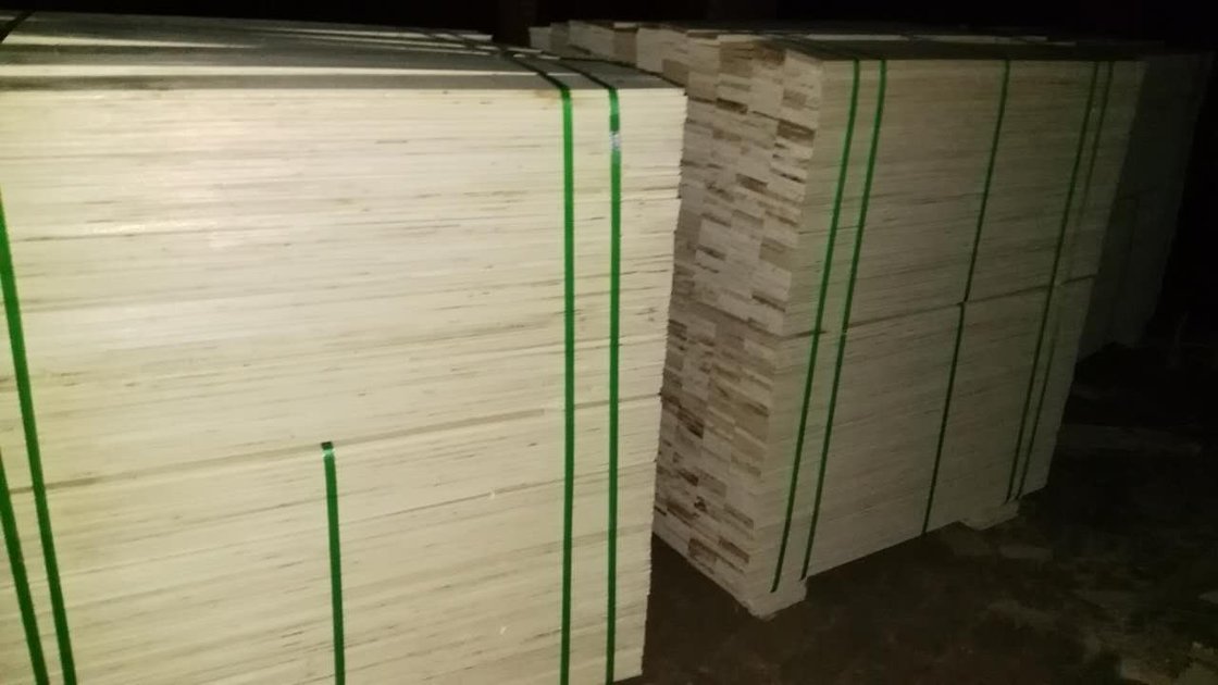 Package LVL (Laminated Veneer Lumber) Poplar Core Mr Glue High Strength