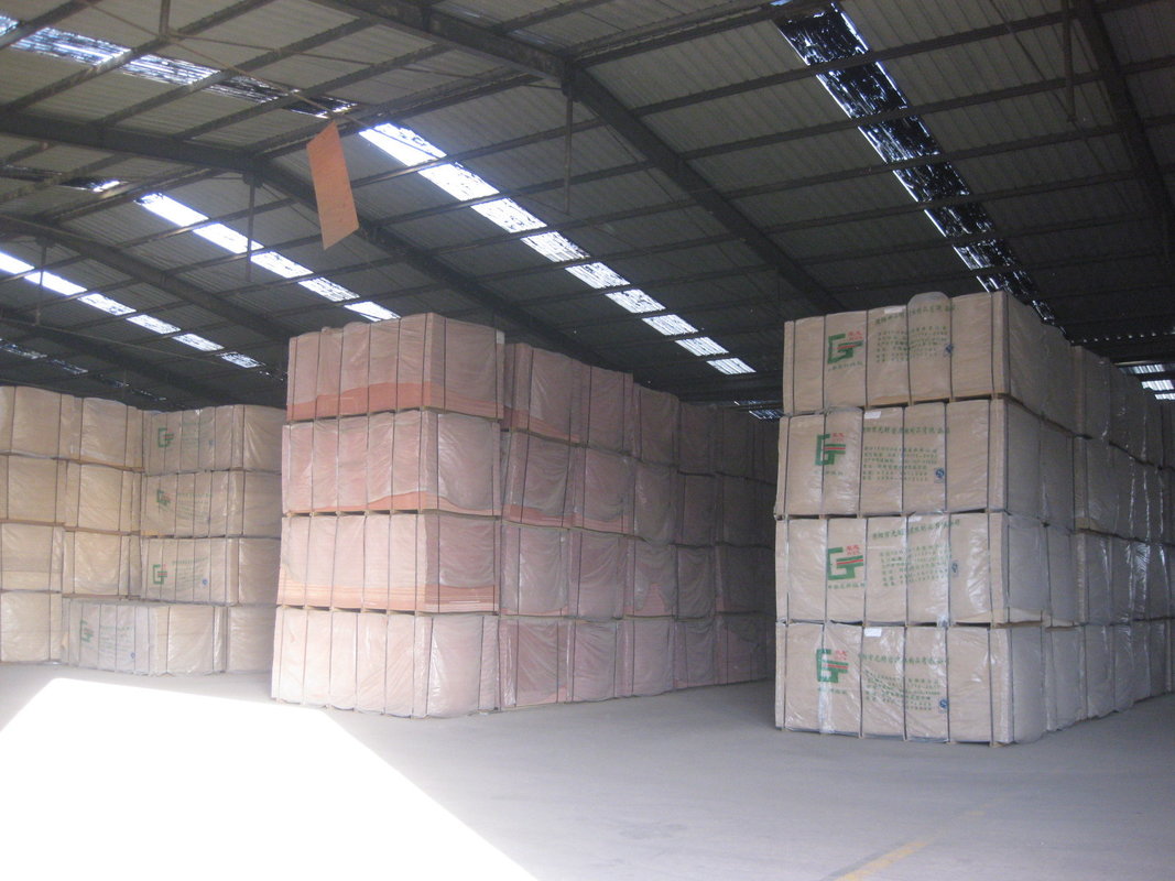 Decorative Moisture Resistant plain mdf fiberboard for furniture 720kgs