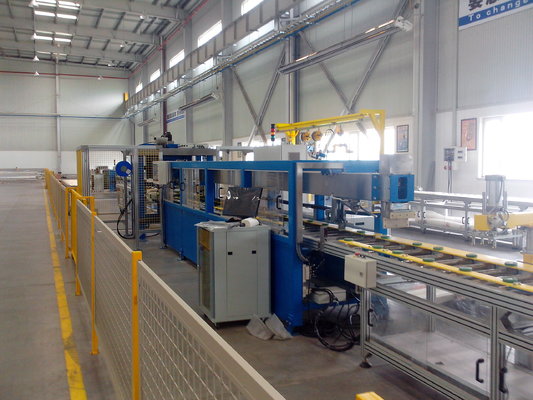 Automatic busbar assembly machine for compact busbar gripping and clinching