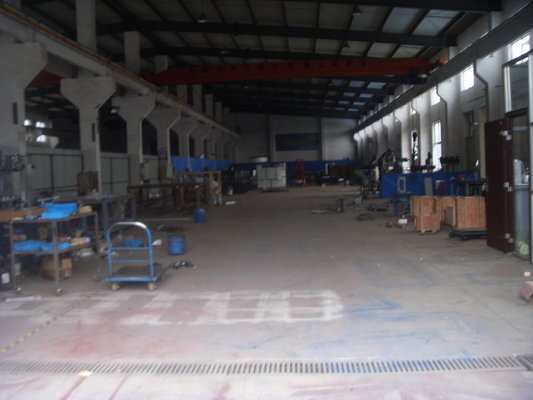 China Fully Automatic PET plastic bottle blowing machine stretch blow molding machine 500ml bottle making machine supplier