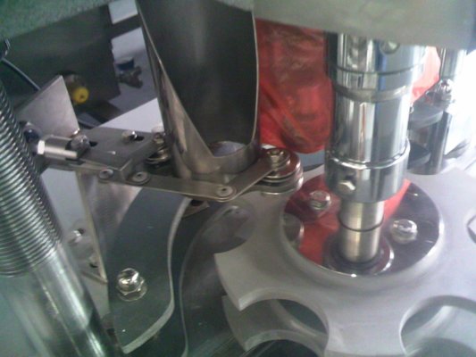 Automatic monoblock beer / carbonated / soda beverage can filling and seaming machine supplier