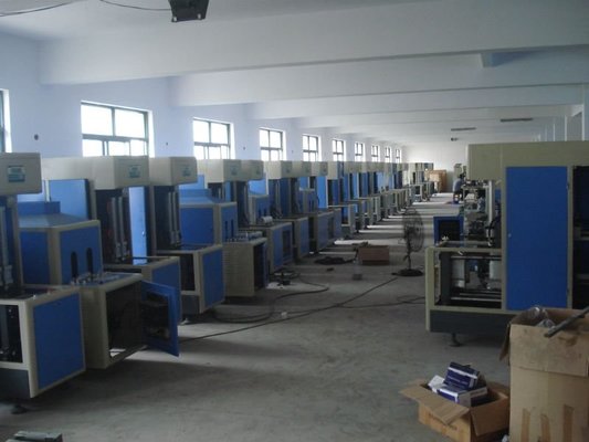 Semi Automatic 2 Cavity Small Plastic Pet Bottle Blow Molding Machine/Water Bottle Blowing Plant supplier