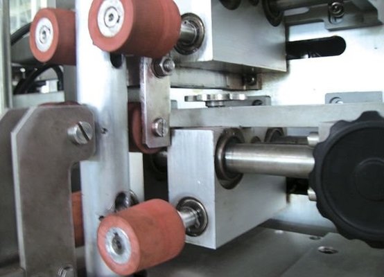 New condition automatic bottle neck shrink label sleeving labeling machine supplier