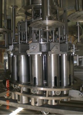 Automatic Edible Oil Filling Machine / Bottling Line supplier