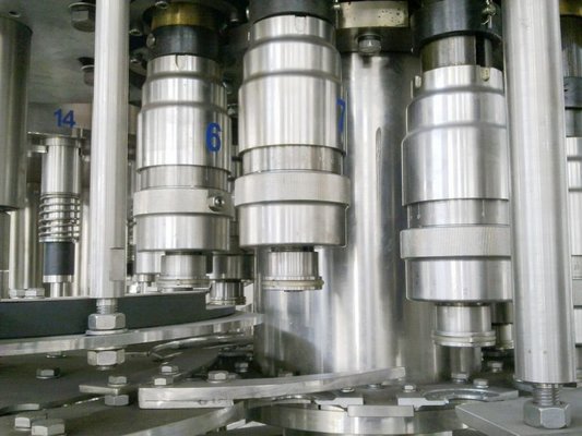 Small Scale Whiskey Bottling Equipment/Alcoholic Beverage Glass Bottle Filling Machine supplier