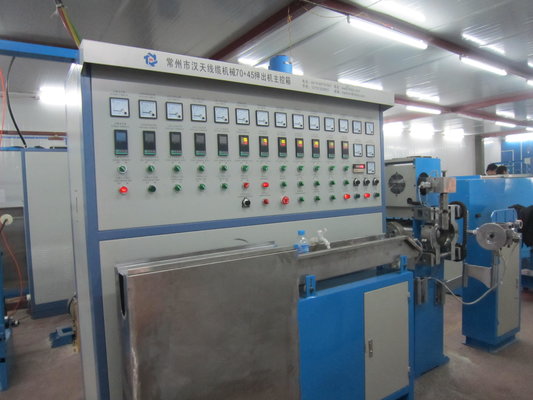 Speed Adjustable Track type Wire Extrusion Machine Screw Diameter Φ150 mm HT-150